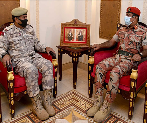 Oman’s Army Chief Receives Commander of Qatari Command & Staff College | Al Defaiya